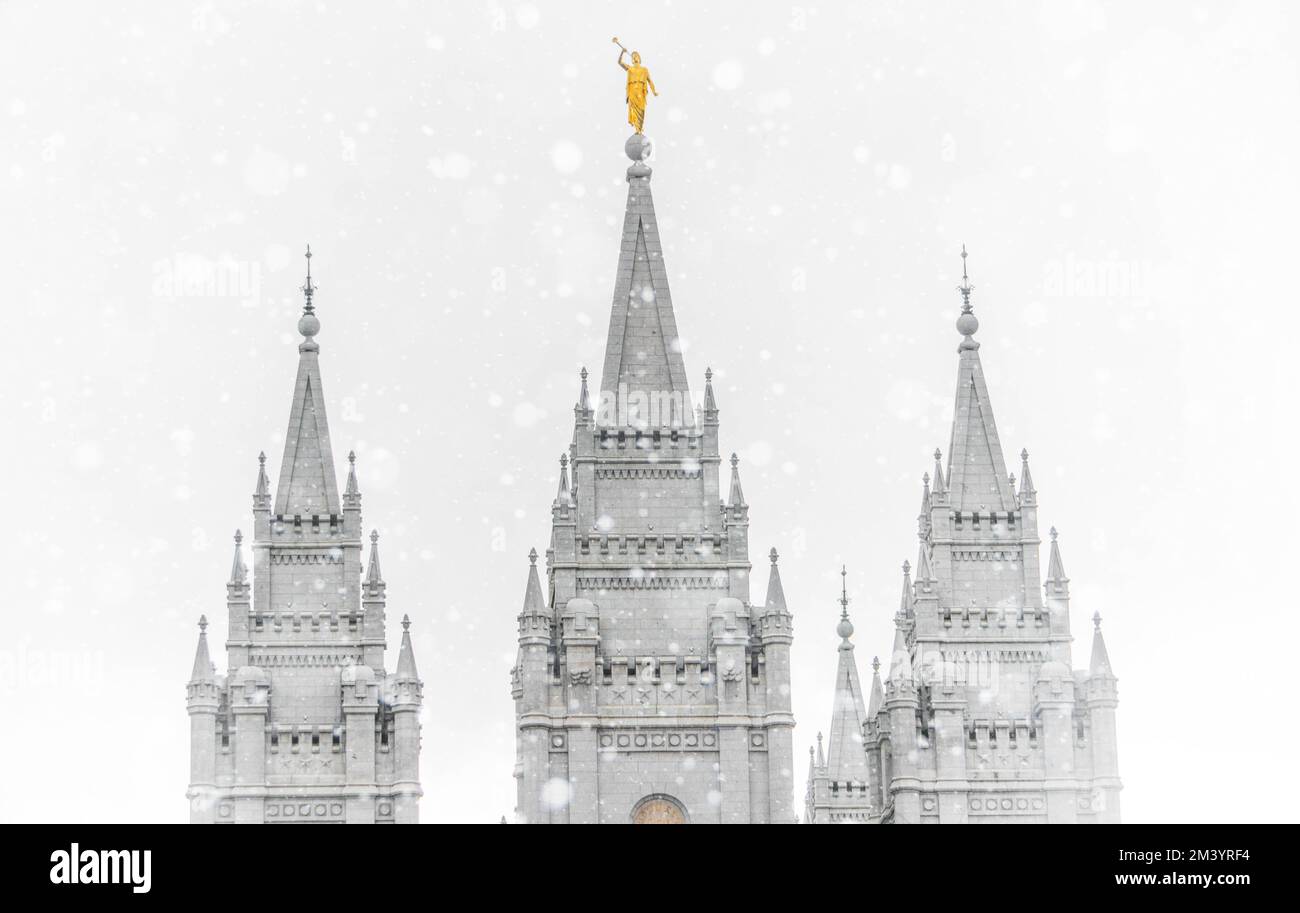 Visitors view snow church hi-res stock photography and images - Alamy