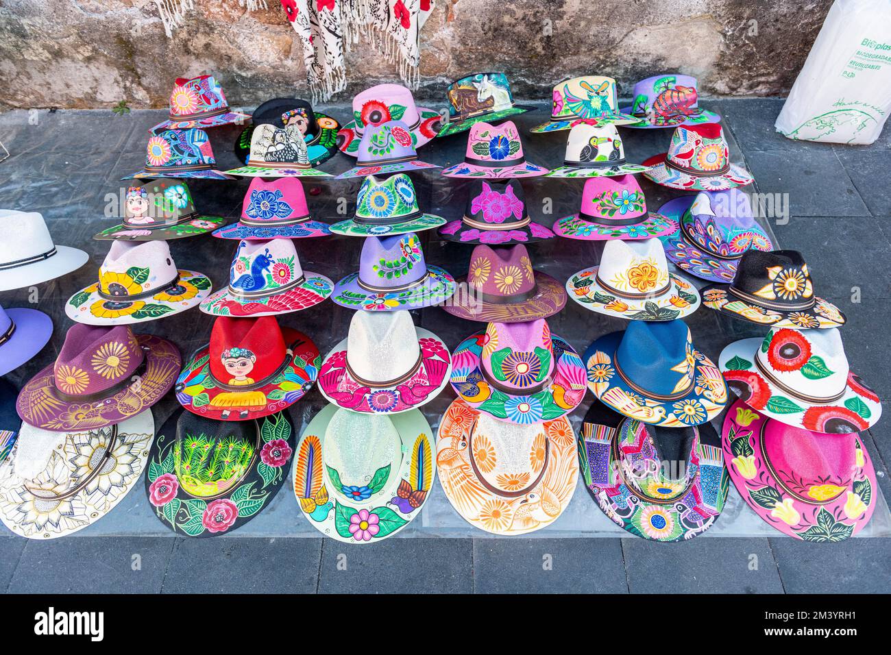 Mexican hats for sale hi-res stock photography and images - Alamy