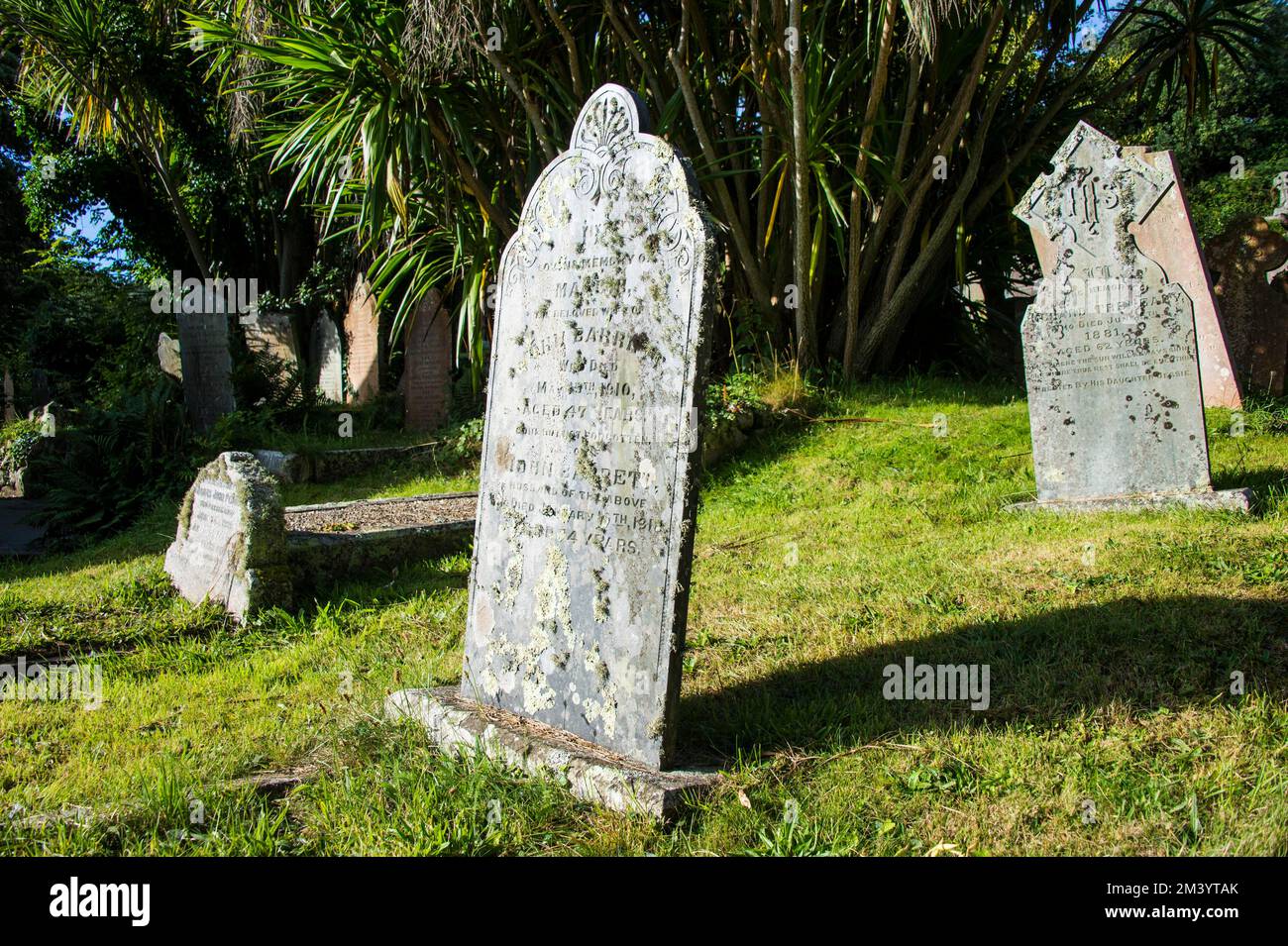 Tombstone in old graveyard hi-res stock photography and images - Alamy
