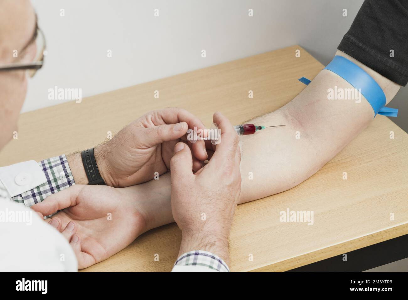 Doctor making blood test Stock Photo - Alamy