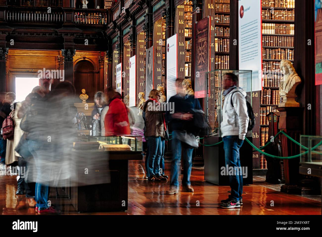 Old library from the 18th century, crowd between bookshelves and busts ...