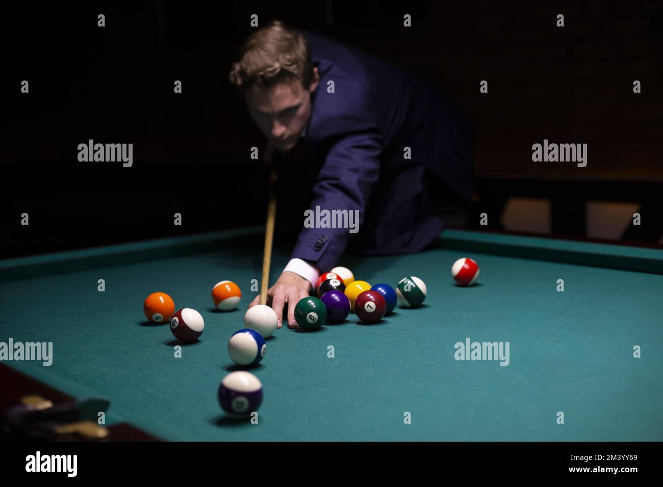 Medium shot guy suit playing game, Billiards Stock Photo - Alamy