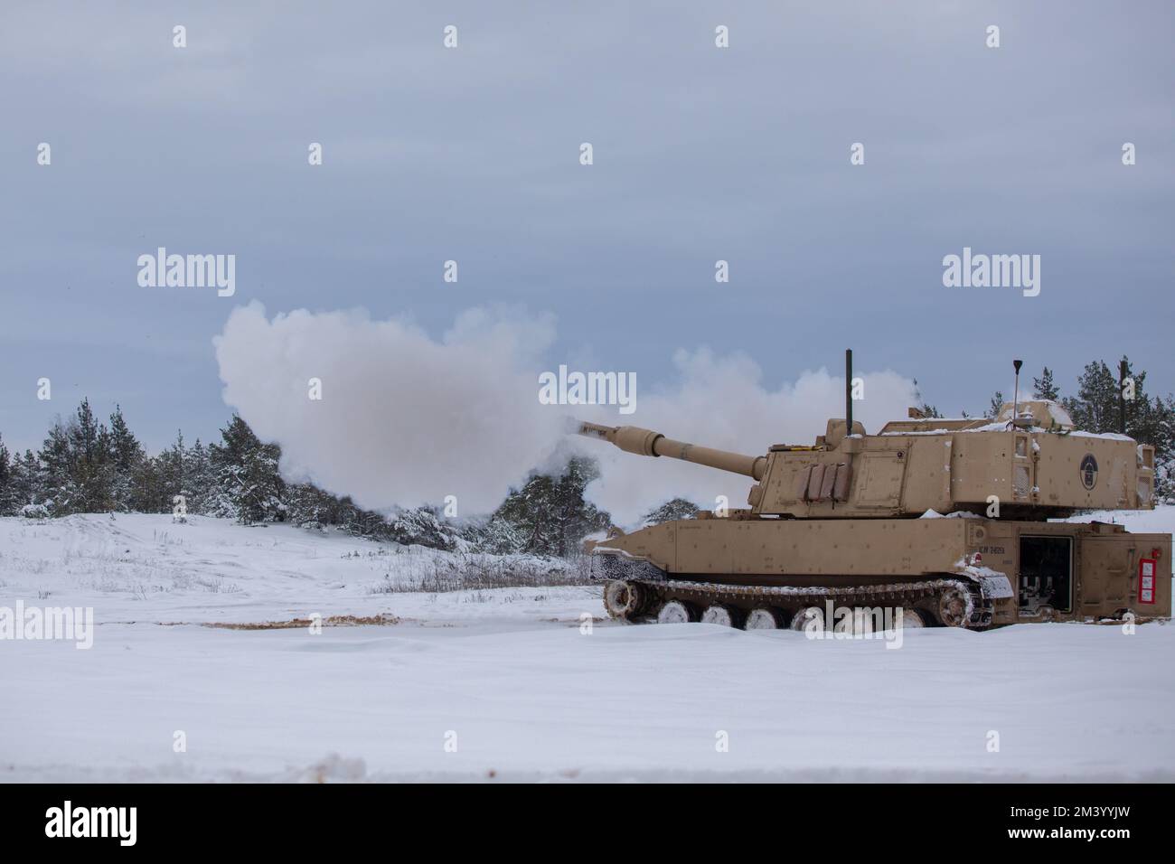 U.S. Soldiers assigned to Charlie Battery, 2nd Battalion, 82nd Field ...