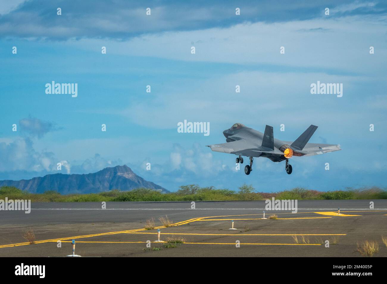 A U.S. Marine Corps F-35C Lightning II Marine Fighter Attack Squadron ...