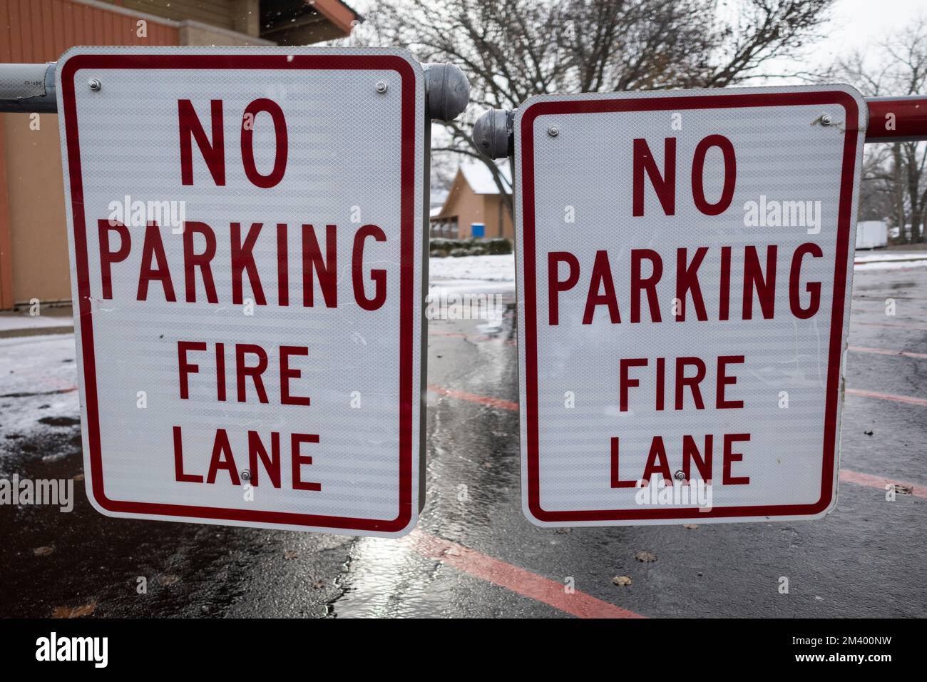 Chicago, USA. 16 December 2022. No parking signs in the suburbs of ...