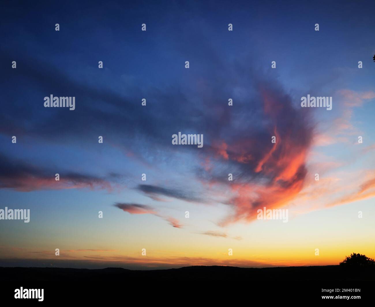 Low angle shot sunset sky hi-res stock photography and images - Alamy