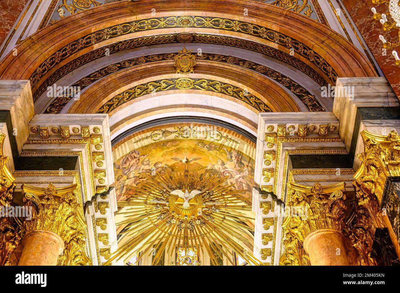 Basilica Of Our Lady Of The Forsaken. Arch and columns in the altar ...