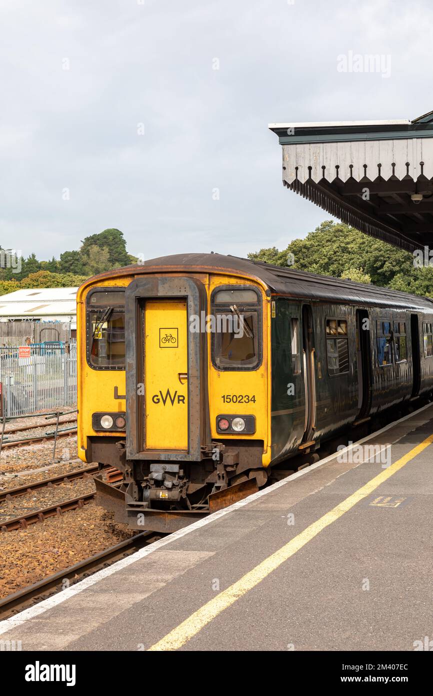GWR Train Waiting at Par Train Station Along the Platform Stock Photo ...