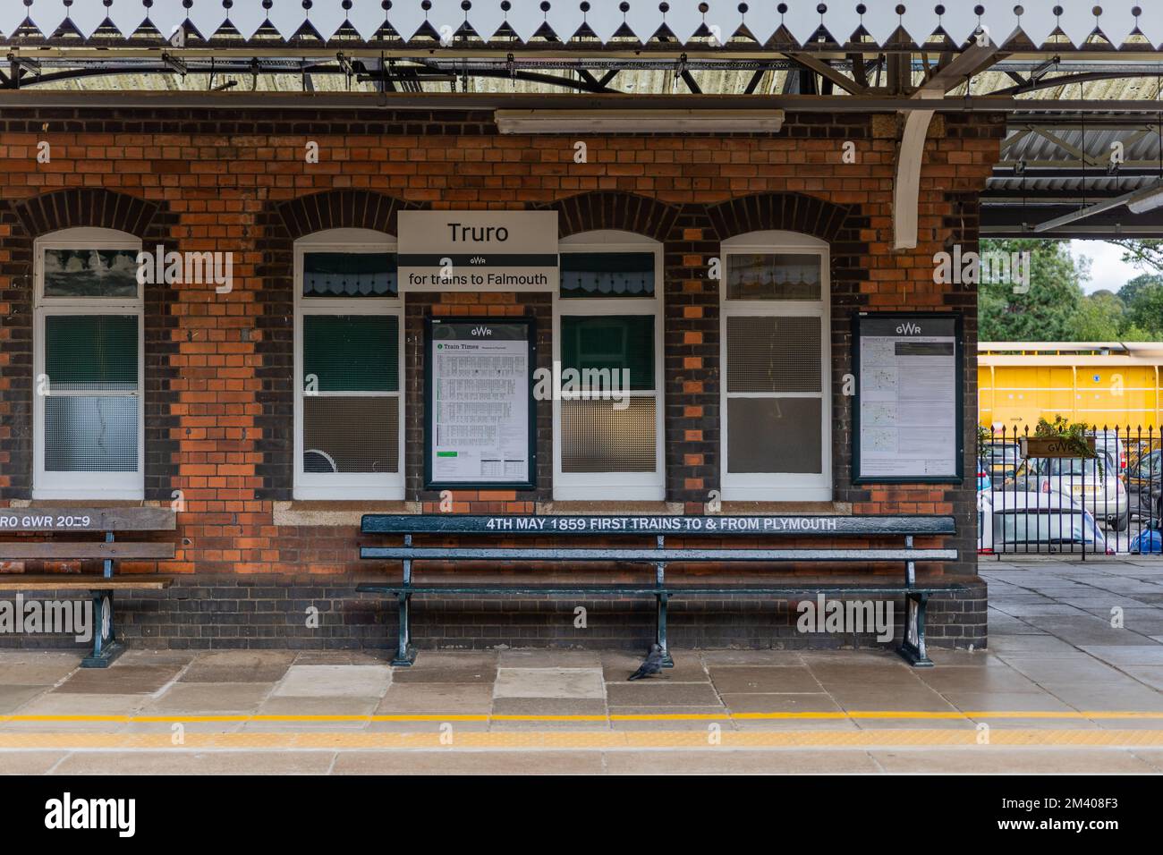 Gwr bench hi-res stock photography and images - Alamy