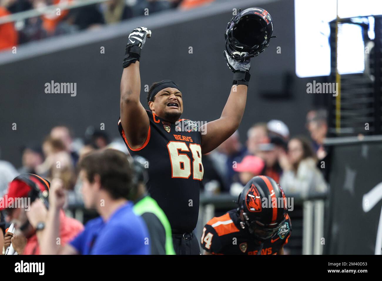 Las Vegas, NV, USA. 17th Dec, 2022. Oregon State Beavers offensive ...