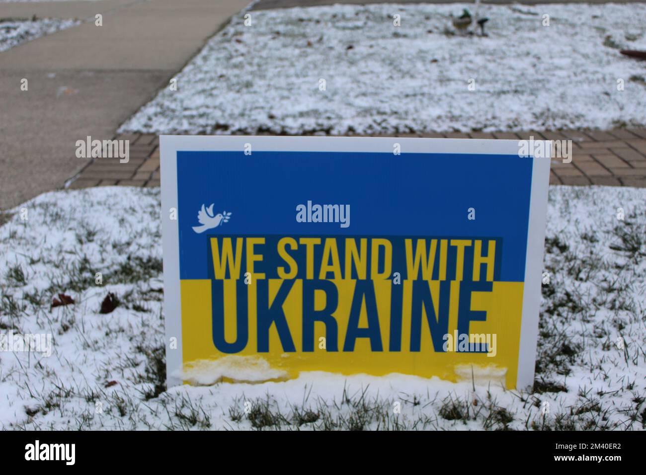 We stand with ukraine sign hi-res stock photography and images - Alamy