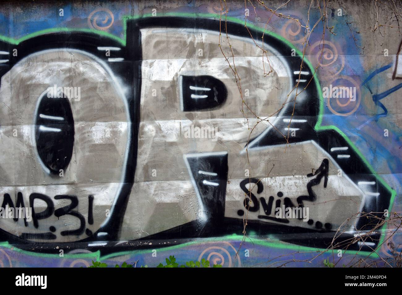 Graffiti word MENOR, drawn by a lapdog in grey, black letters with an ...