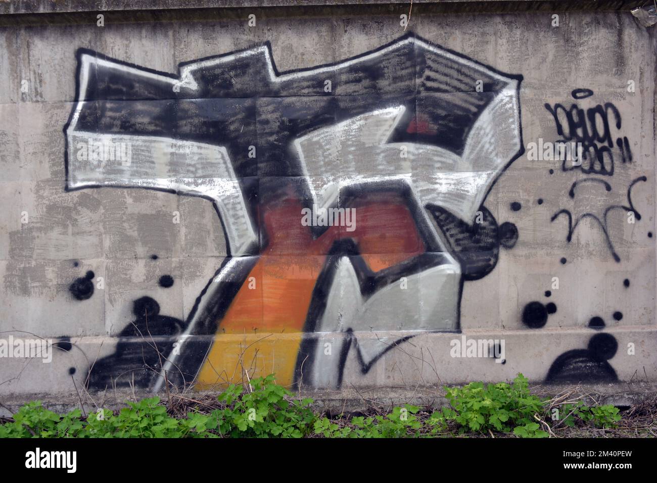 Graffiti word F, drawn by a lapdog in grey, black and onange letters ...