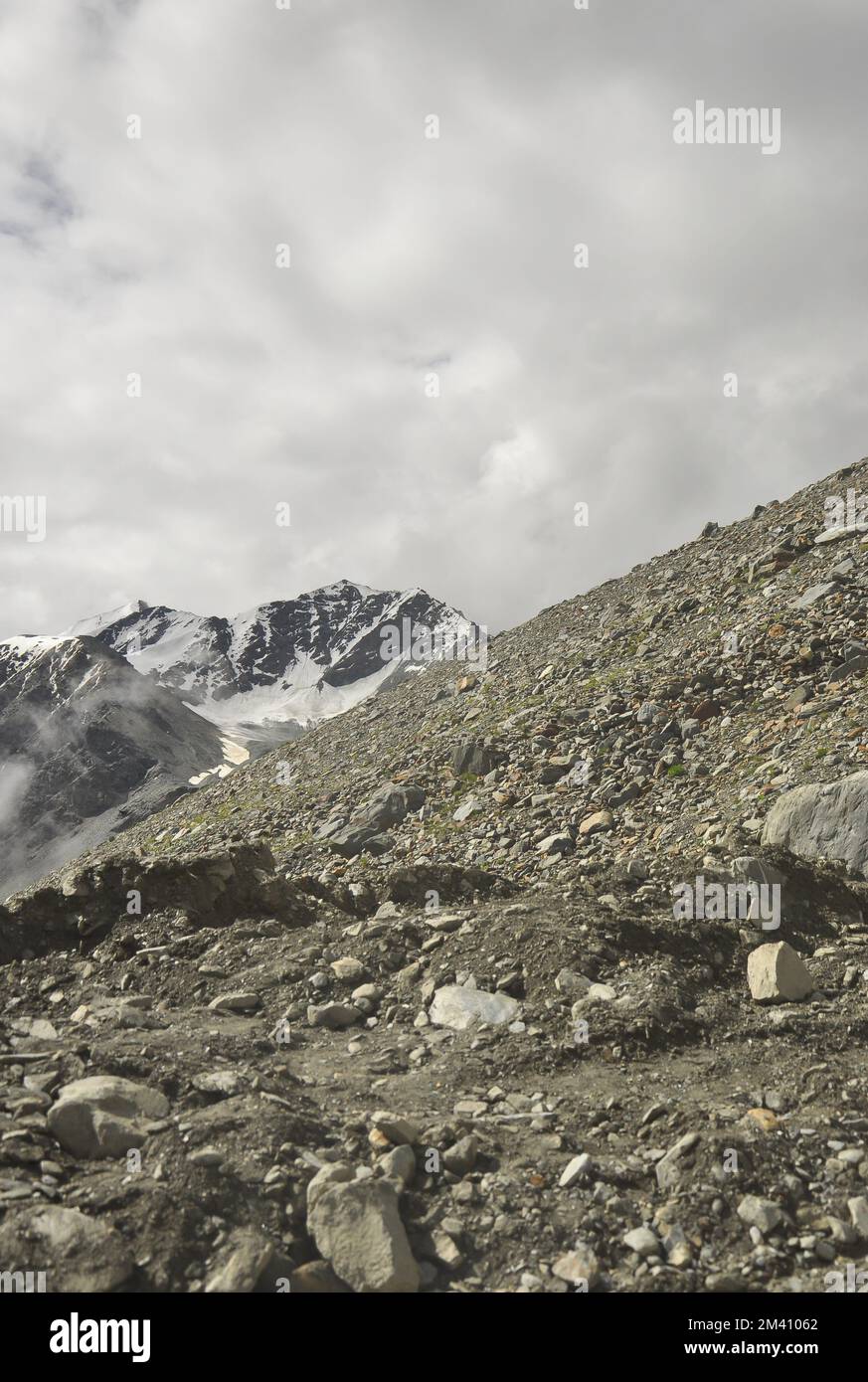 Glacier view in Darcha-Padum road with clouds in summer season Stock ...