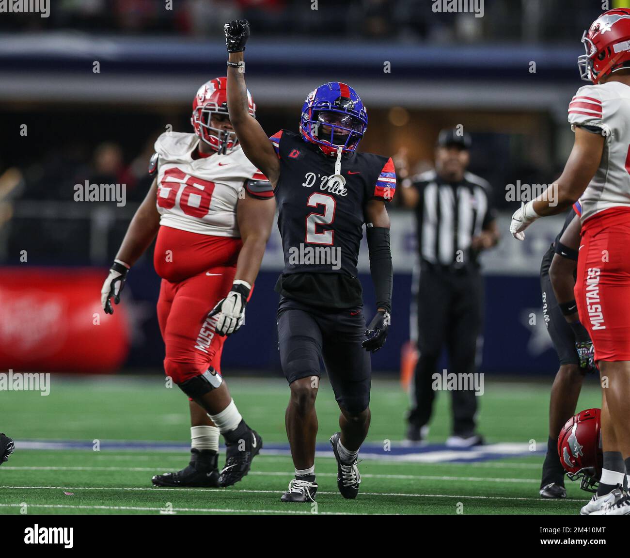 Dallas, TX, USA. 17th Dec, 2022. Duncanville's Kadavion Dotson-Walker ...