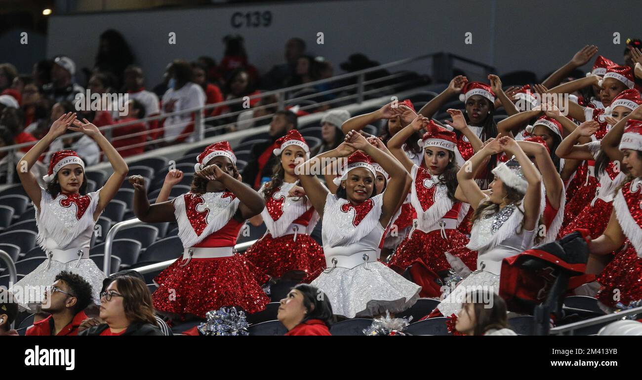 Dallas, TX, USA. 17th Dec, 2022. The North Shore drill team shows off ...