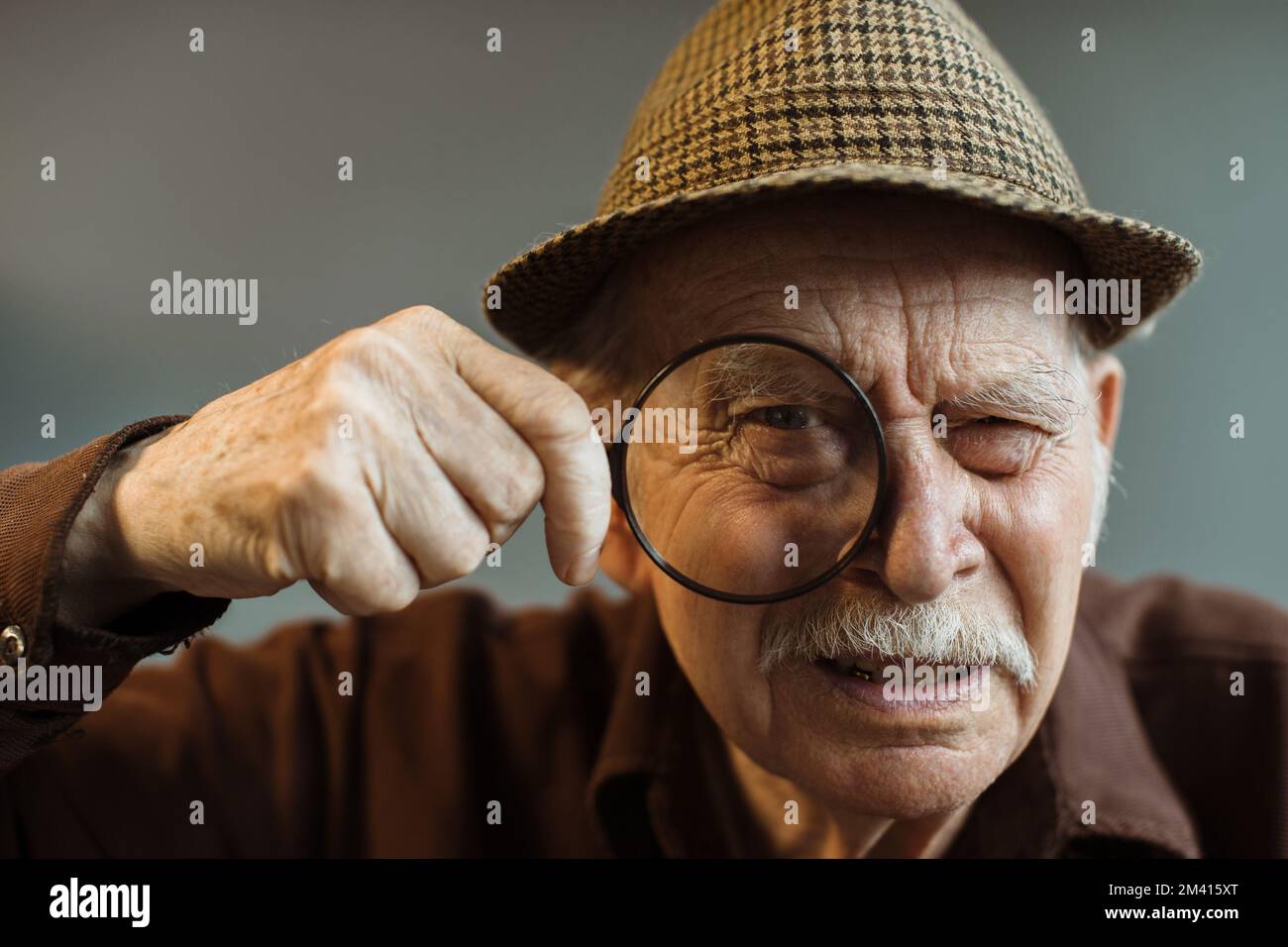 Analyse grandfather hi-res stock photography and images - Alamy