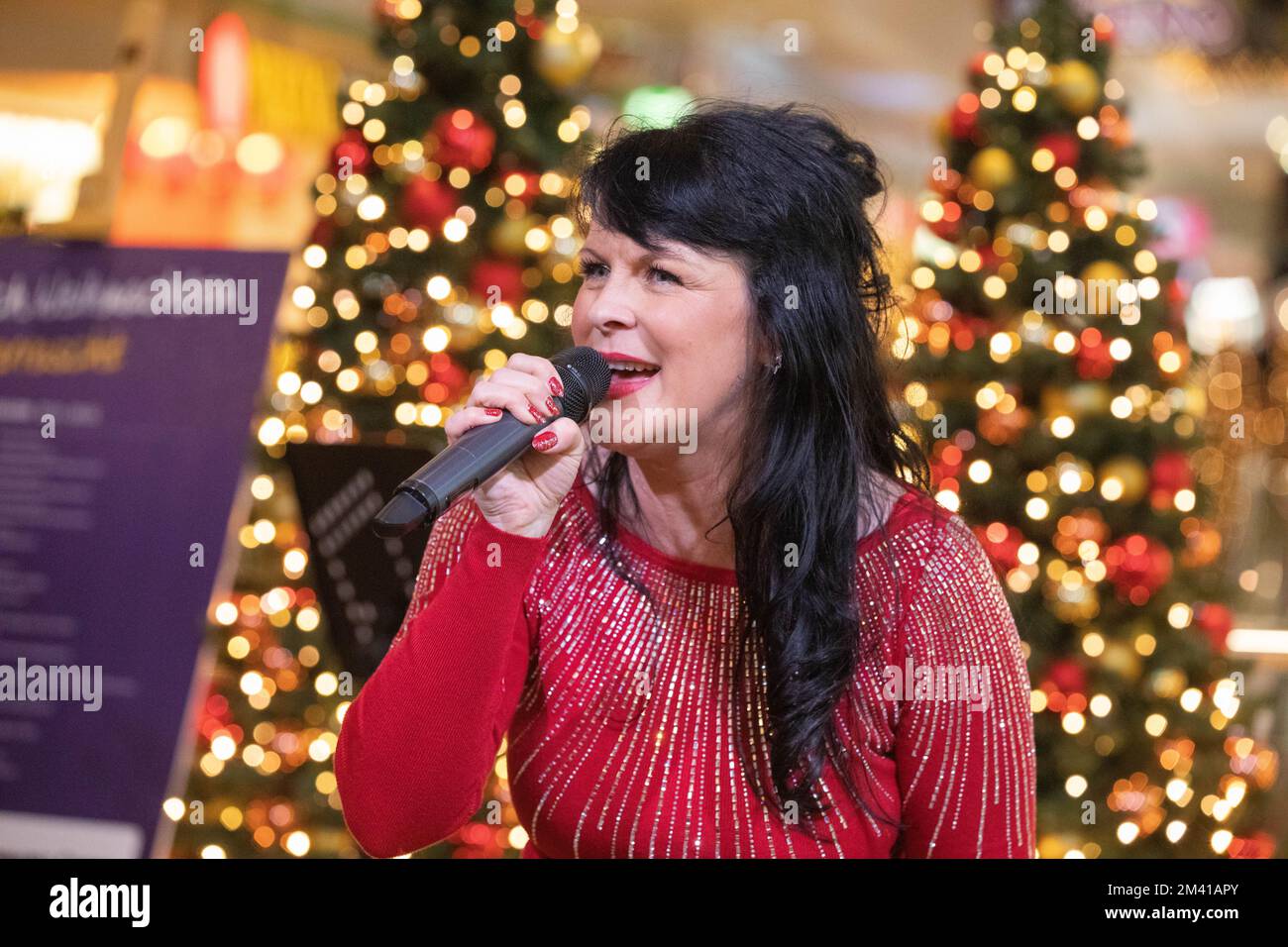 Ex-DSDS-Kandidatin Jasmin Weber aka Jazzmin bei einem Auftritt unter ...