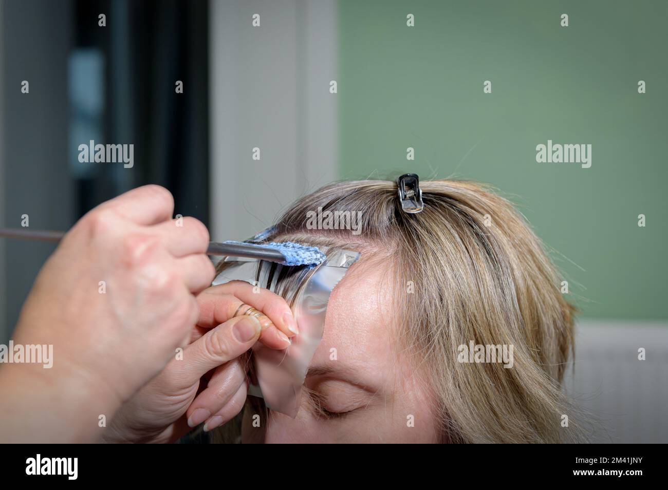 An example of hair stretching by a hairdresser when dyeing Stock Photo ... An example of hair stretching by a hairdresser when dyeing Stock Photo ...