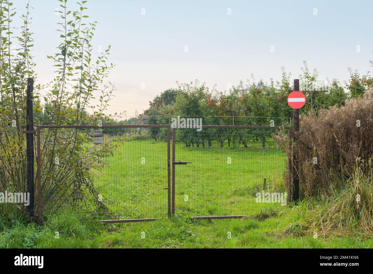 Private countryside gates hi-res stock photography and images - Alamy