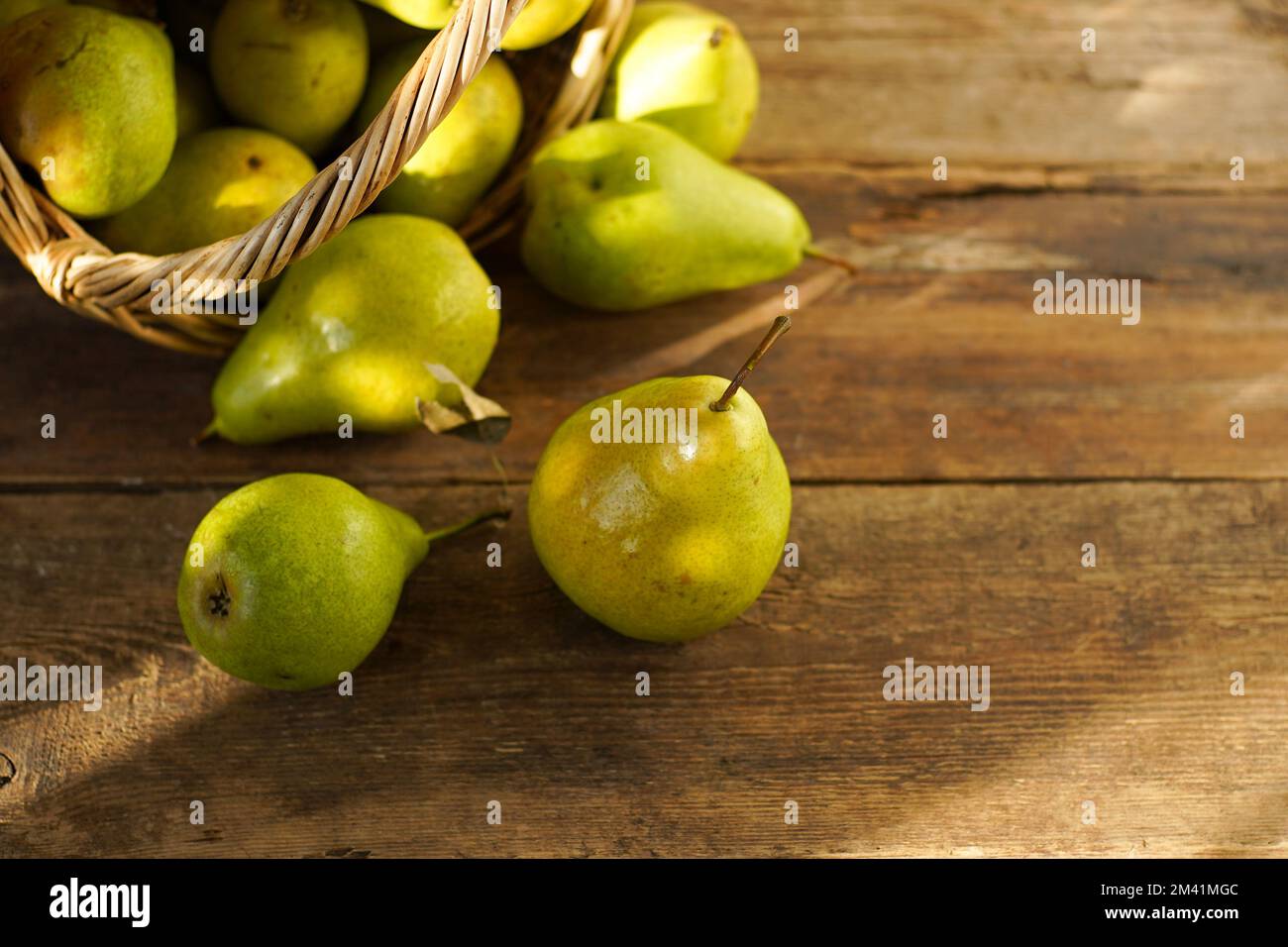 Pears on a wooden background. Fruit harvest. Autumn still life. Pear ...