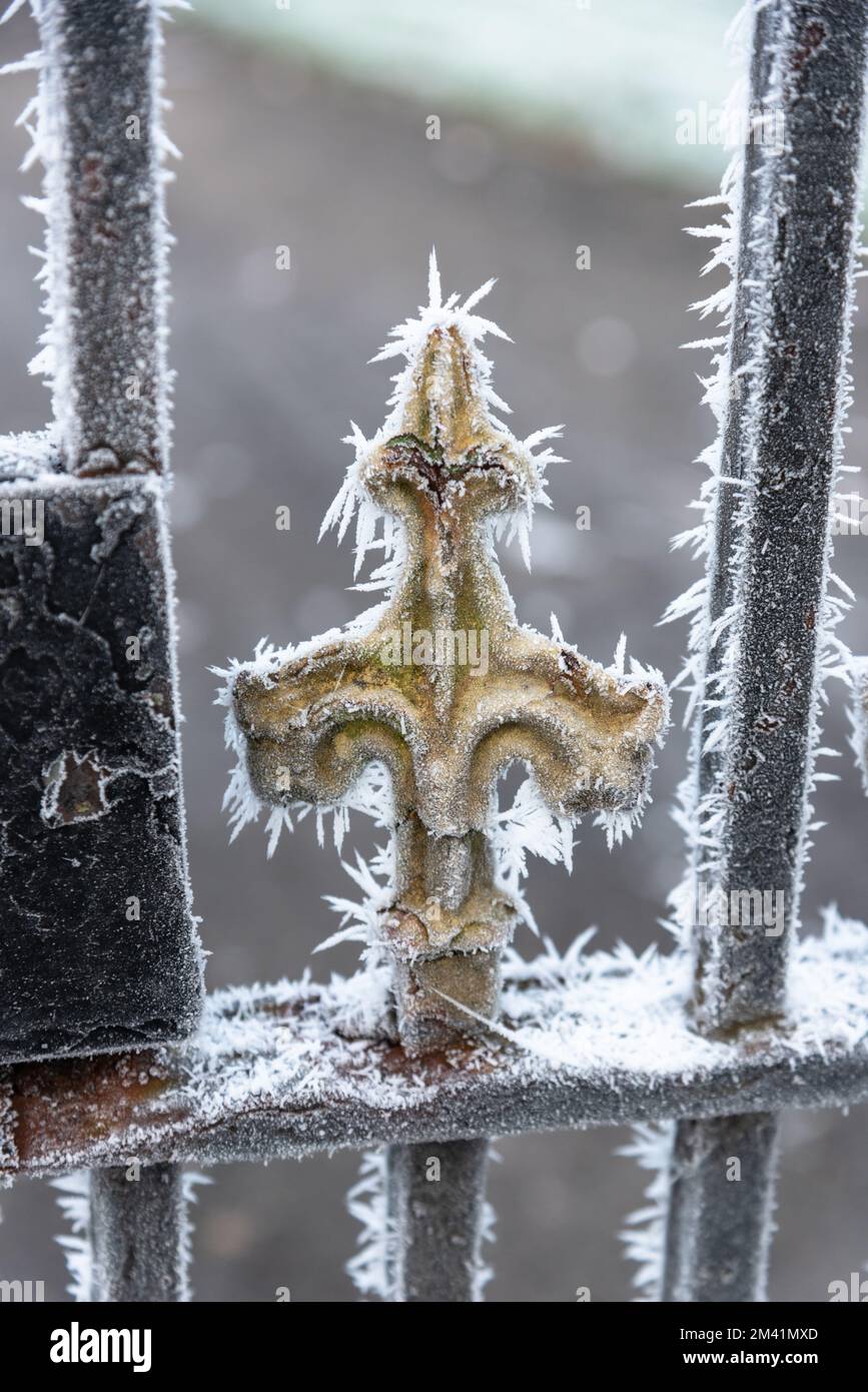 Frost on metal hi-res stock photography and images - Alamy