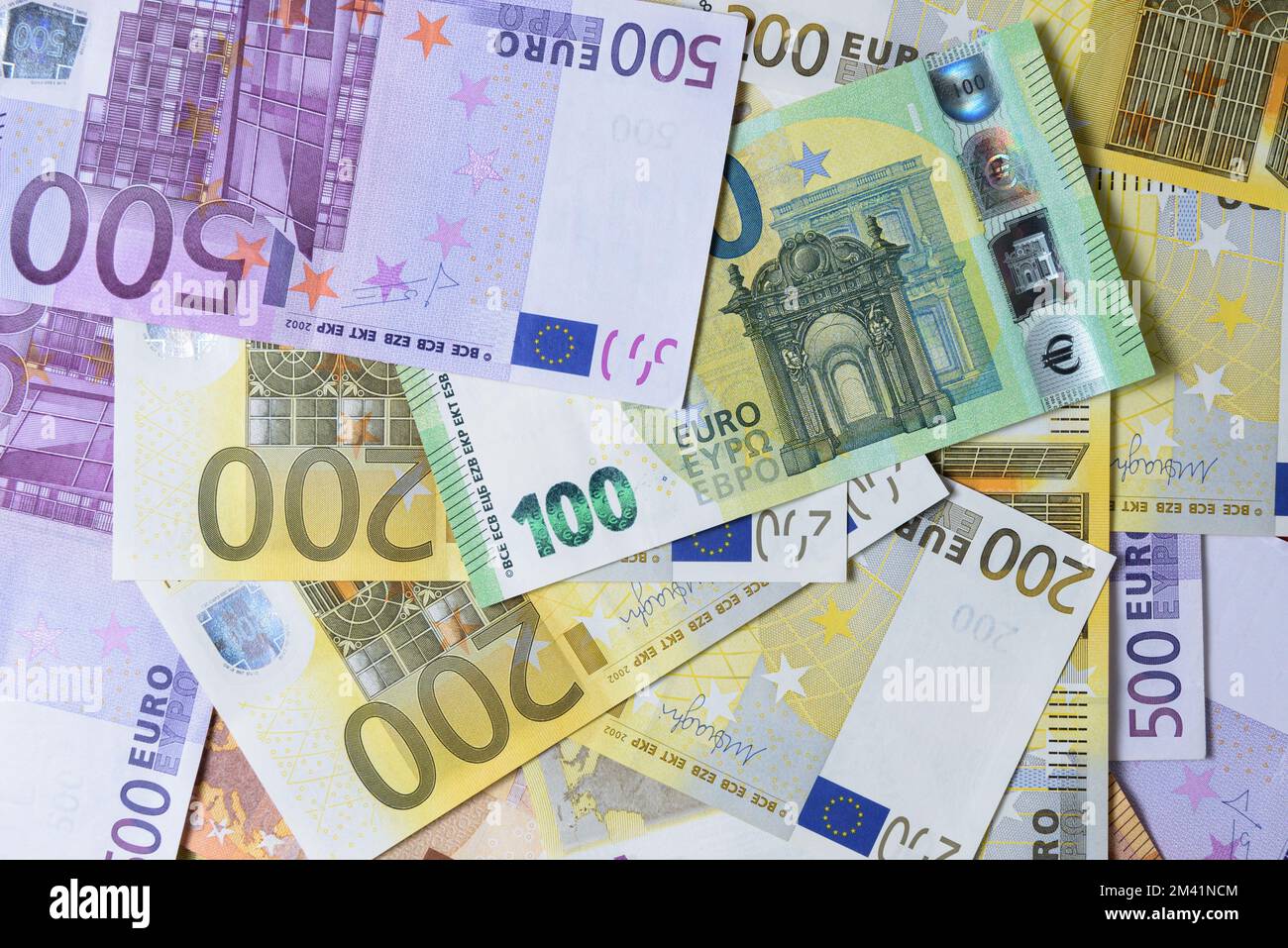 Two hundred euro notes hi-res stock photography and images - Alamy
