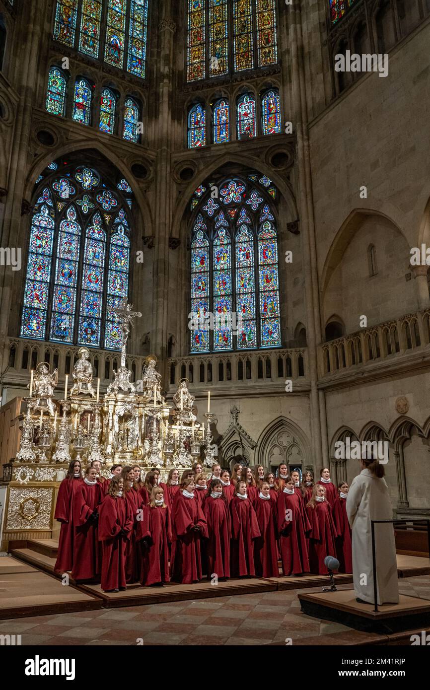 Regensburg, Germany. 18th Dec, 2022. The girls' choir of the ...