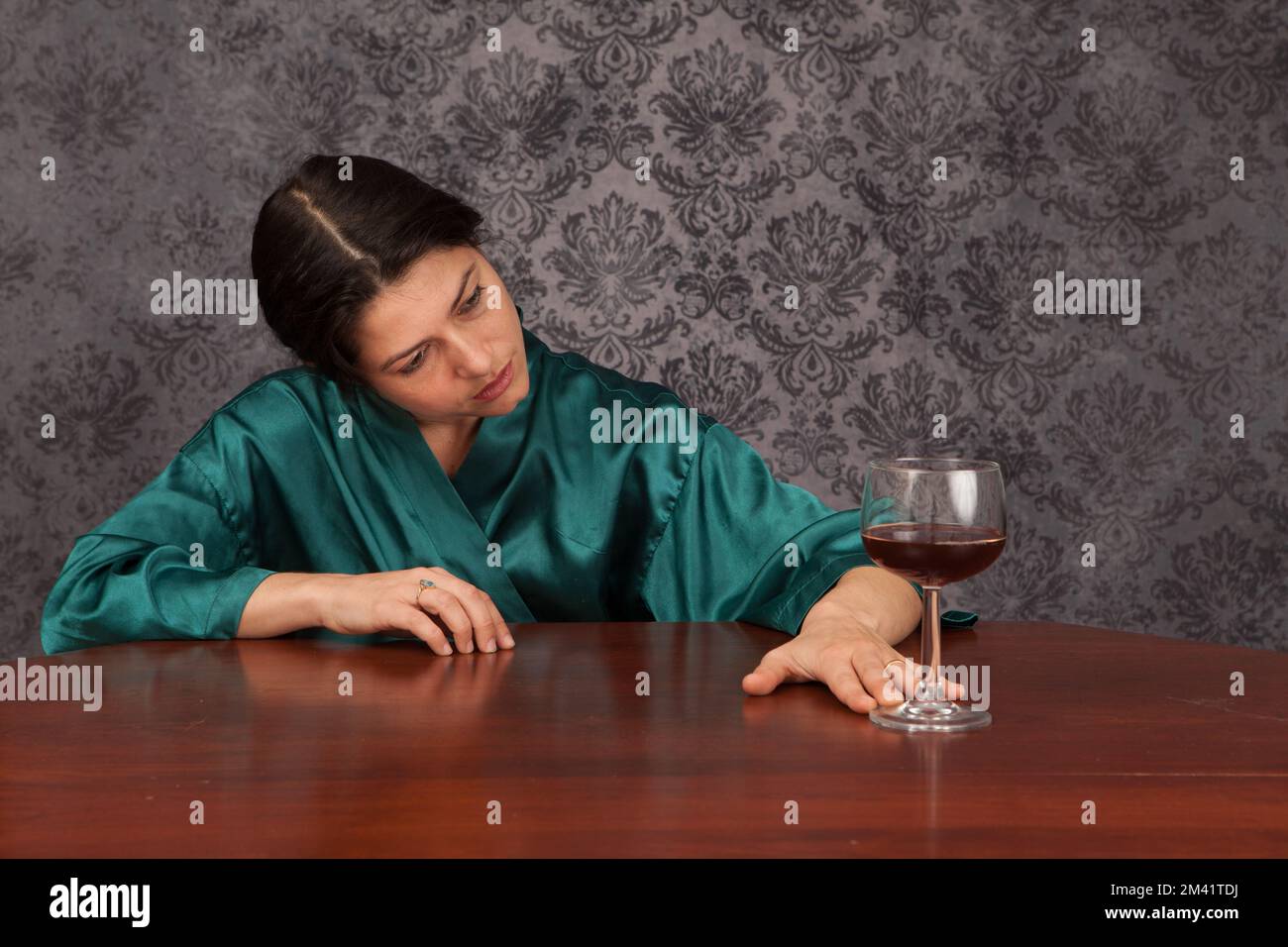 Young woman struggling with alcohol abuse Stock Photo - Alamy