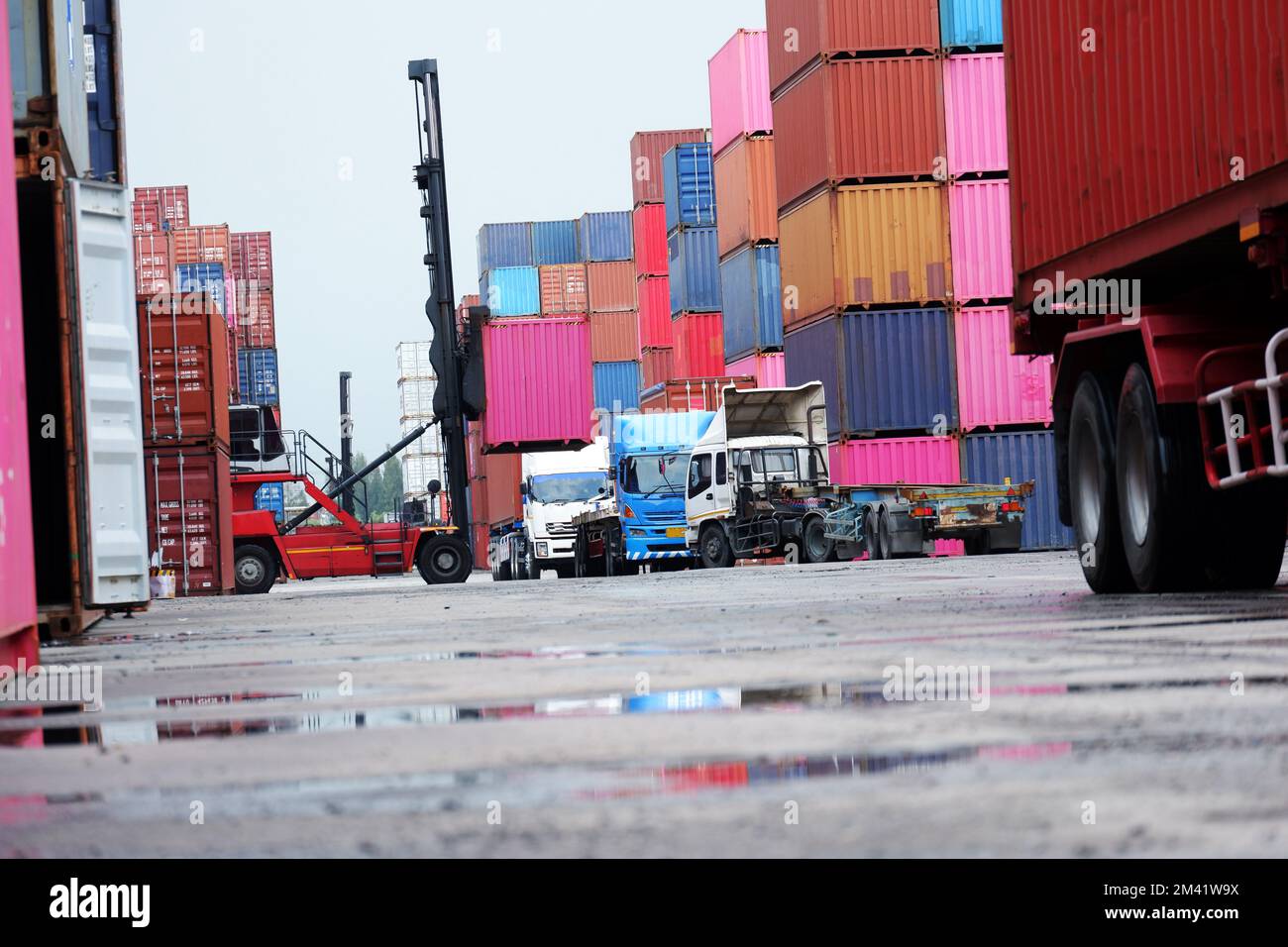 Semi container ship hi-res stock photography and images - Alamy