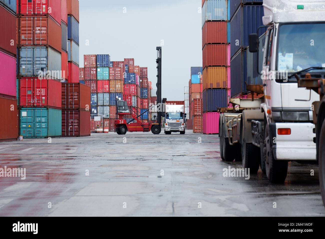 Semi container ship hi-res stock photography and images - Alamy