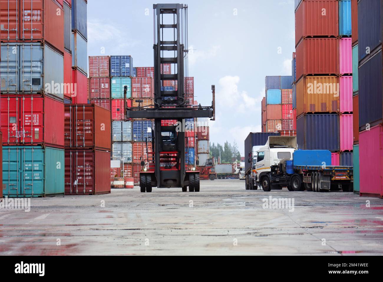 Semi container ship hi-res stock photography and images - Alamy