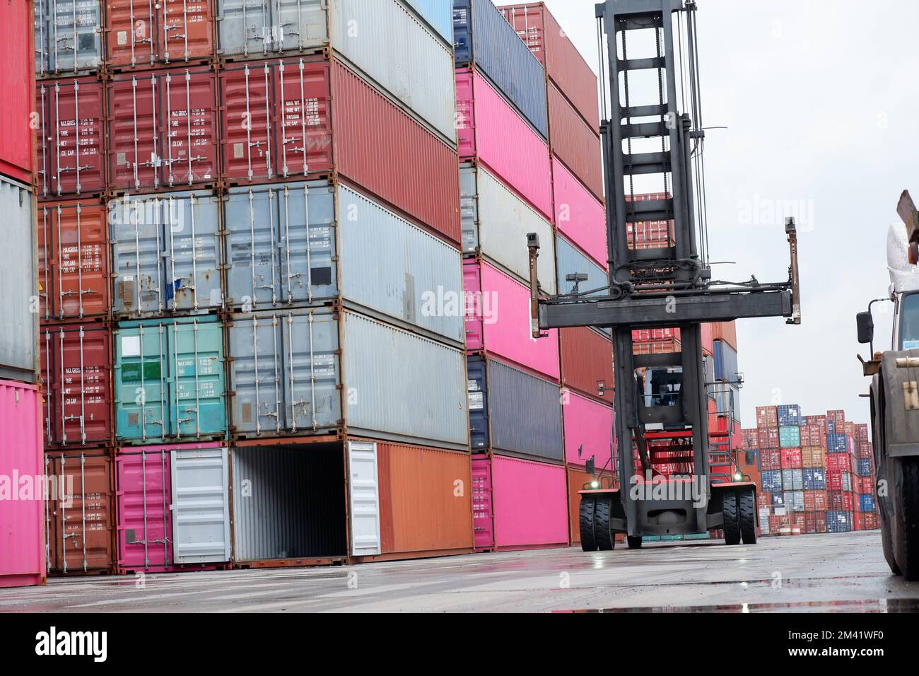 Semi container ship hi-res stock photography and images - Alamy