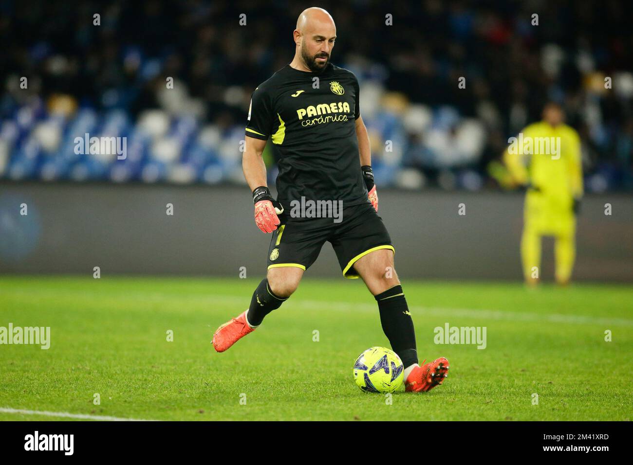 Villareal's Spanish goalkeeper Pepe Reina controls the ball during the ...