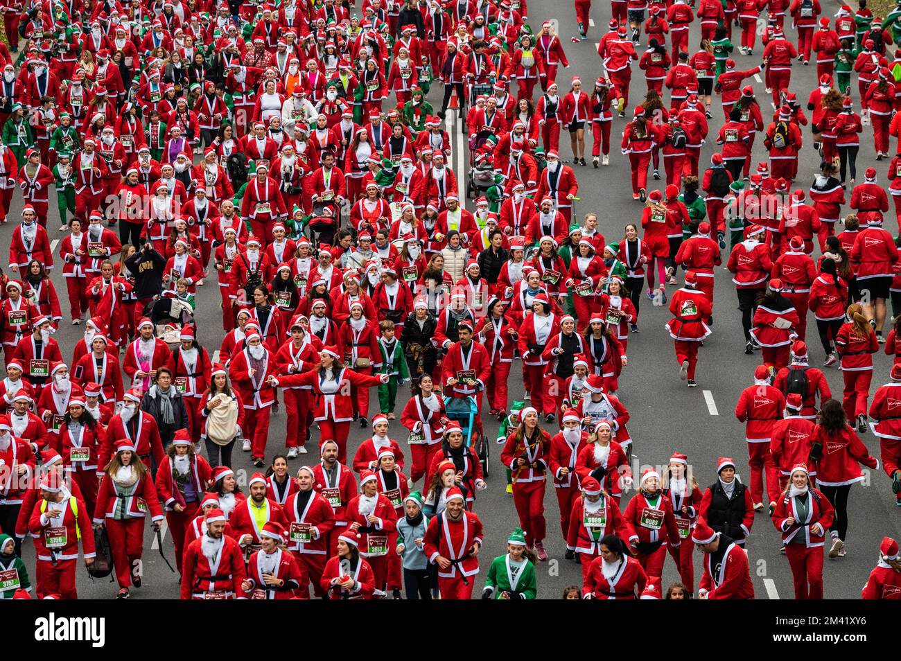 Madrid, Spain. 18th Dec, 2022. Thousands of people dressed as Santa ...