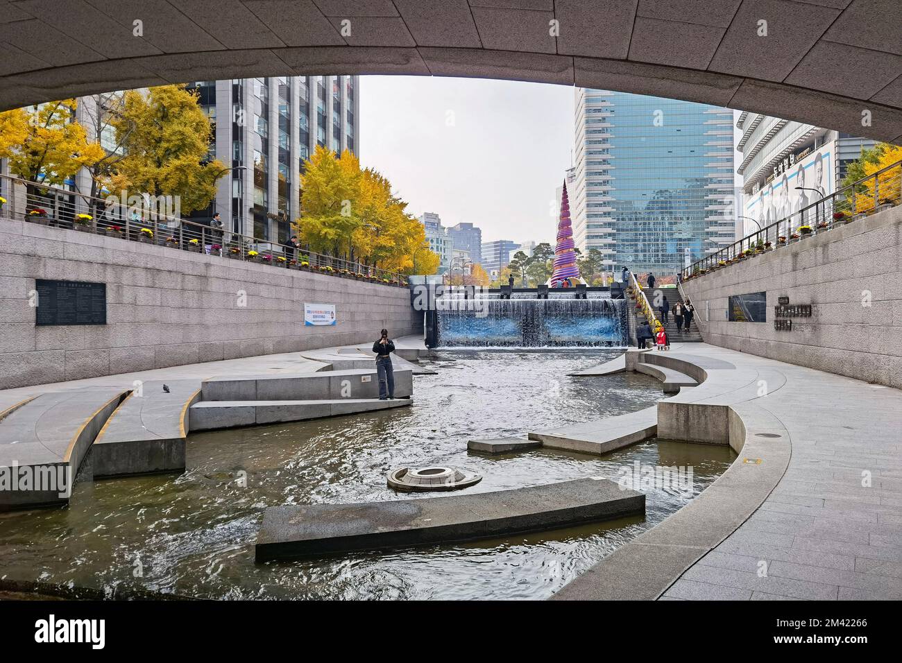 Cheongggyecheon Stream Park, Seoul, South Korea Stock Photo - Alamy