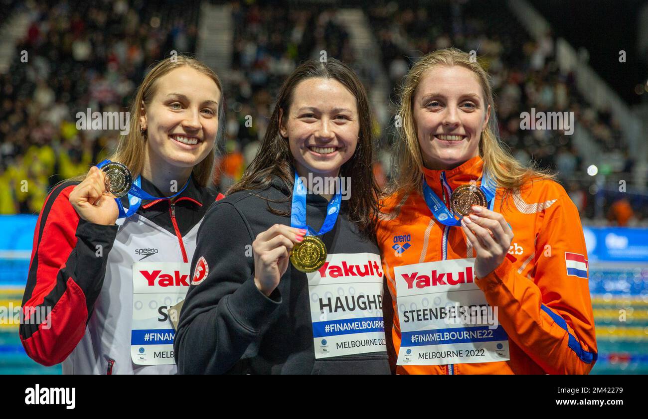 Melbourne, Australia. 18th Dec, 2022. Silver medalist Rebecca Smith (L) of Canada, gold medalist ...