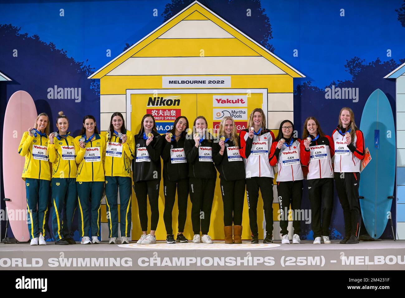 Melbourne, Australia. 18th Dec, 2022. Kaylee McKeown, Jenna Strauch ...