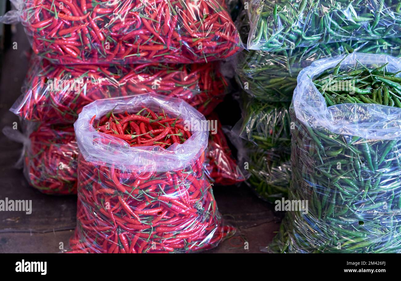 Thailand market red green chilli hi-res stock photography and images ...