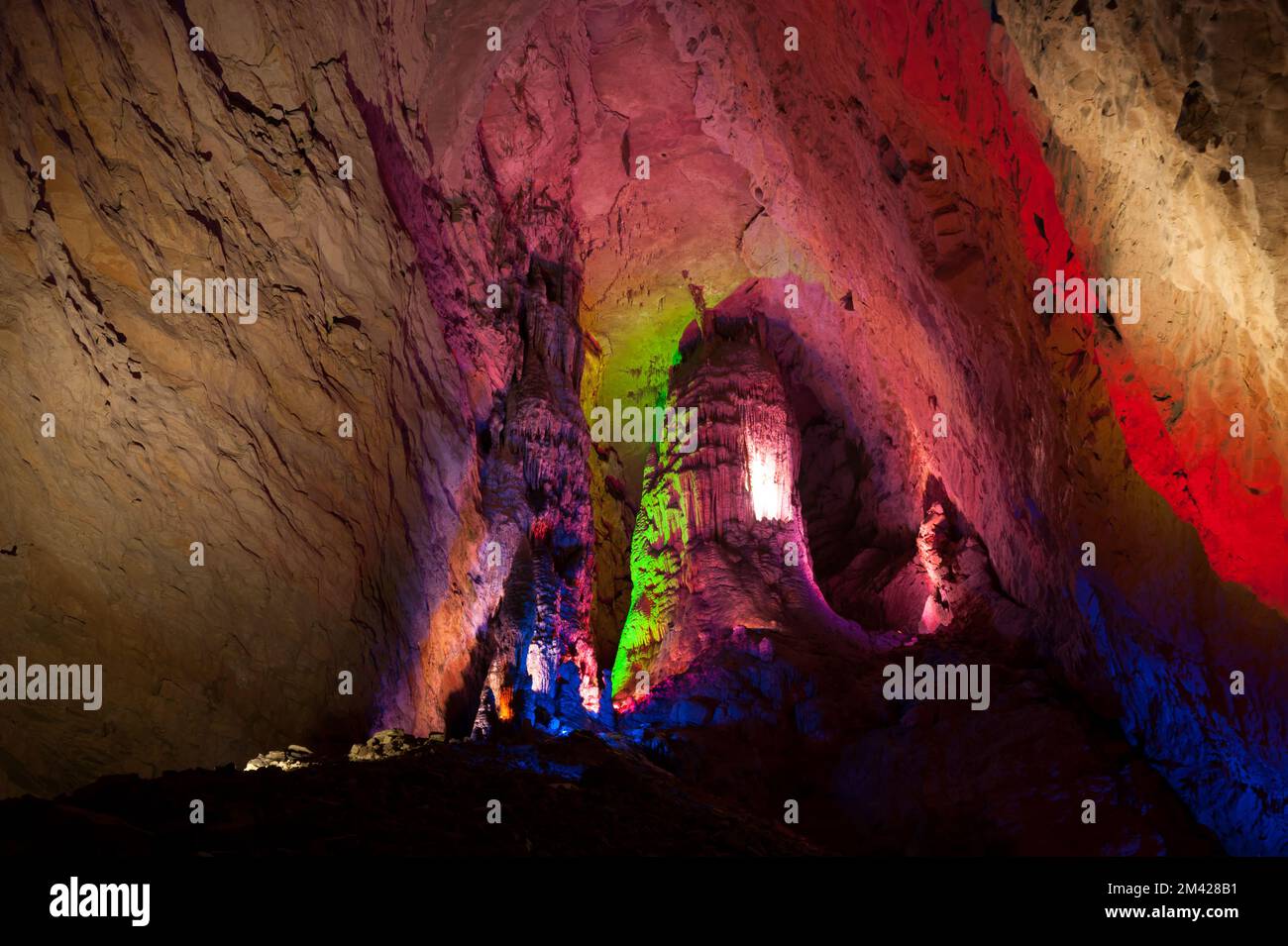 Huanglong Cave ( "yellow dragon cave") is a karst cave located near the ...