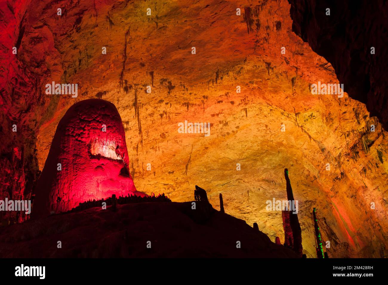 Huanglong Cave ( "yellow dragon cave") is a karst cave located near the ...