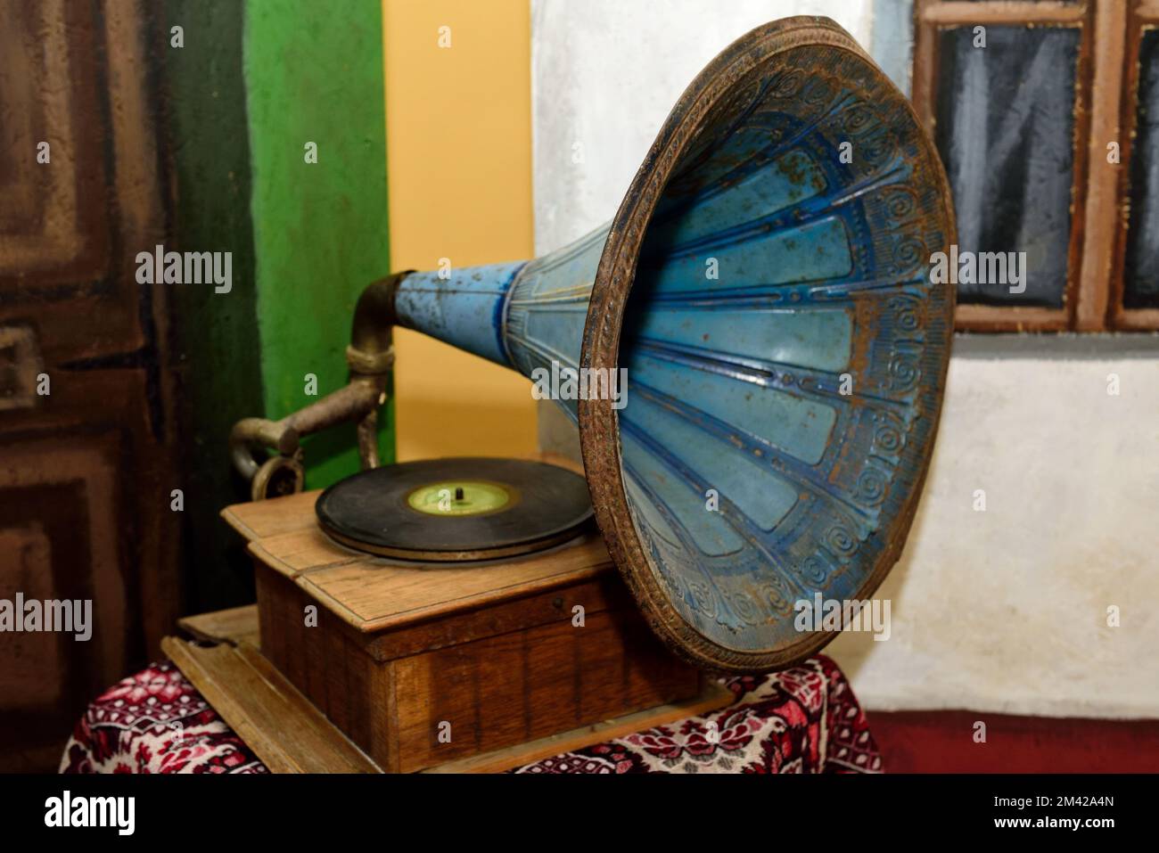 Phonograph interior hi-res stock photography and images - Alamy