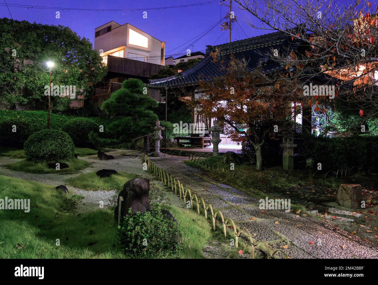 Small stone temple japanese garden hi-res stock photography and images ...