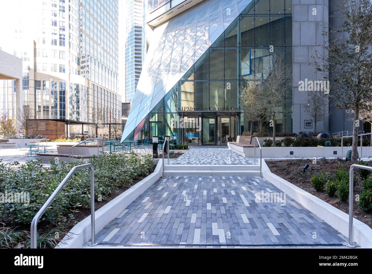 The entrance to JPMorgan Chase Co.’s office building in Houston Stock ...