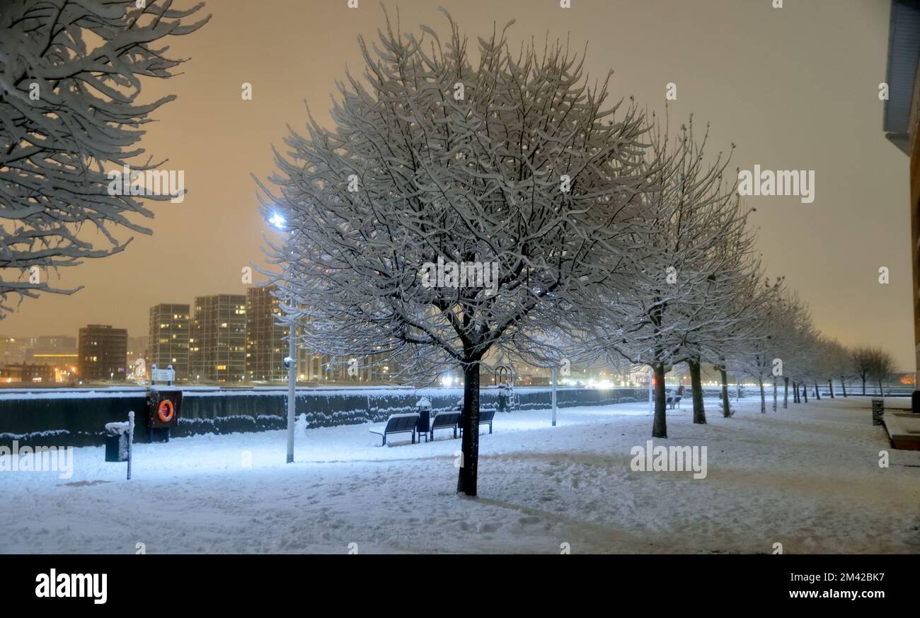 Residential riverside path in London Snow - 11th December 2022 Stock ...