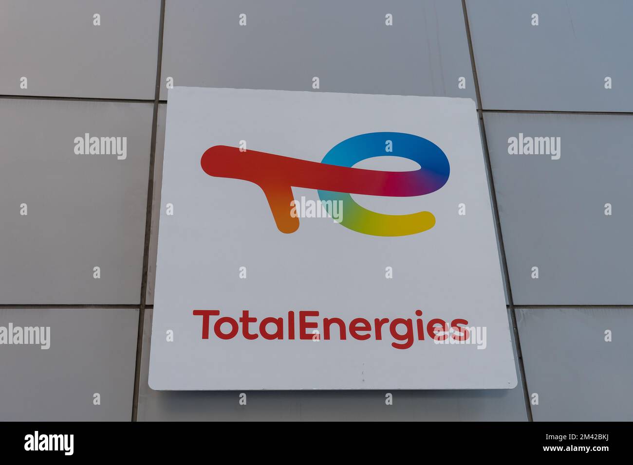 Totalenergies logo hi-res stock photography and images - Alamy