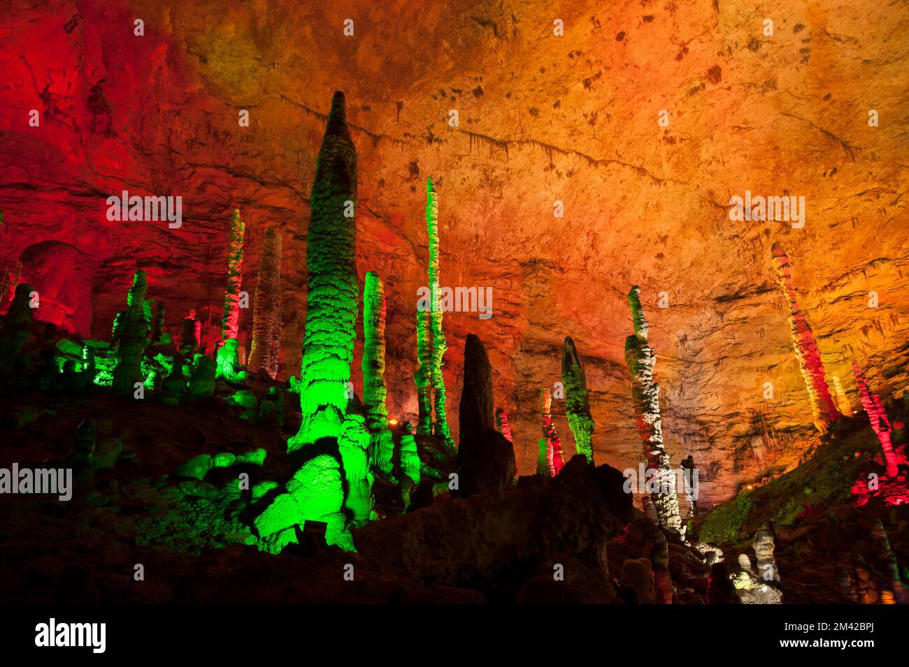 Huanglong Cave ( "yellow dragon cave") is a karst cave located near the ...