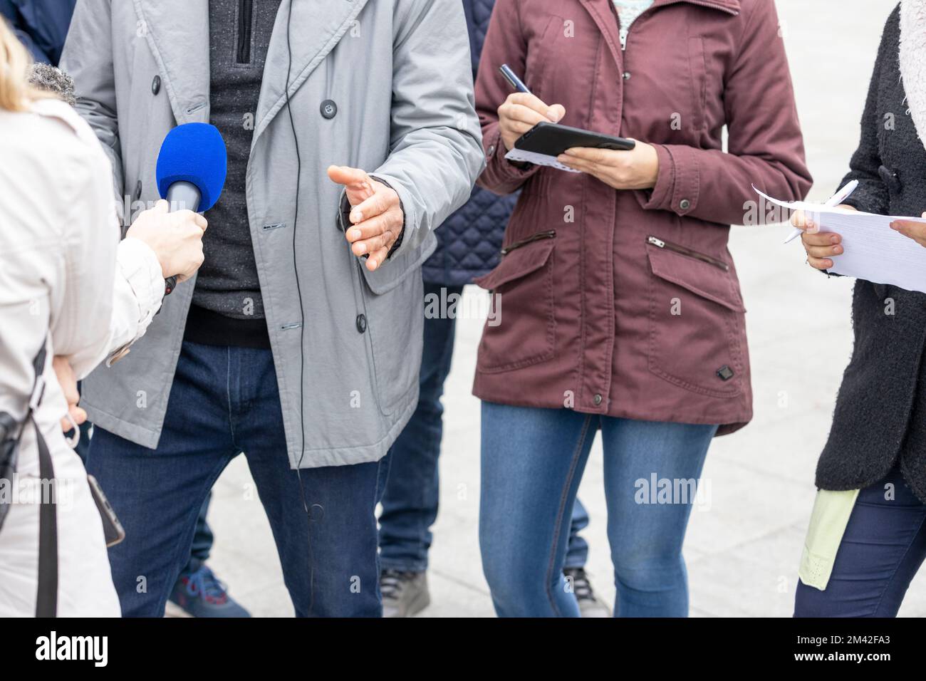 Media scrum hi-res stock photography and images - Alamy