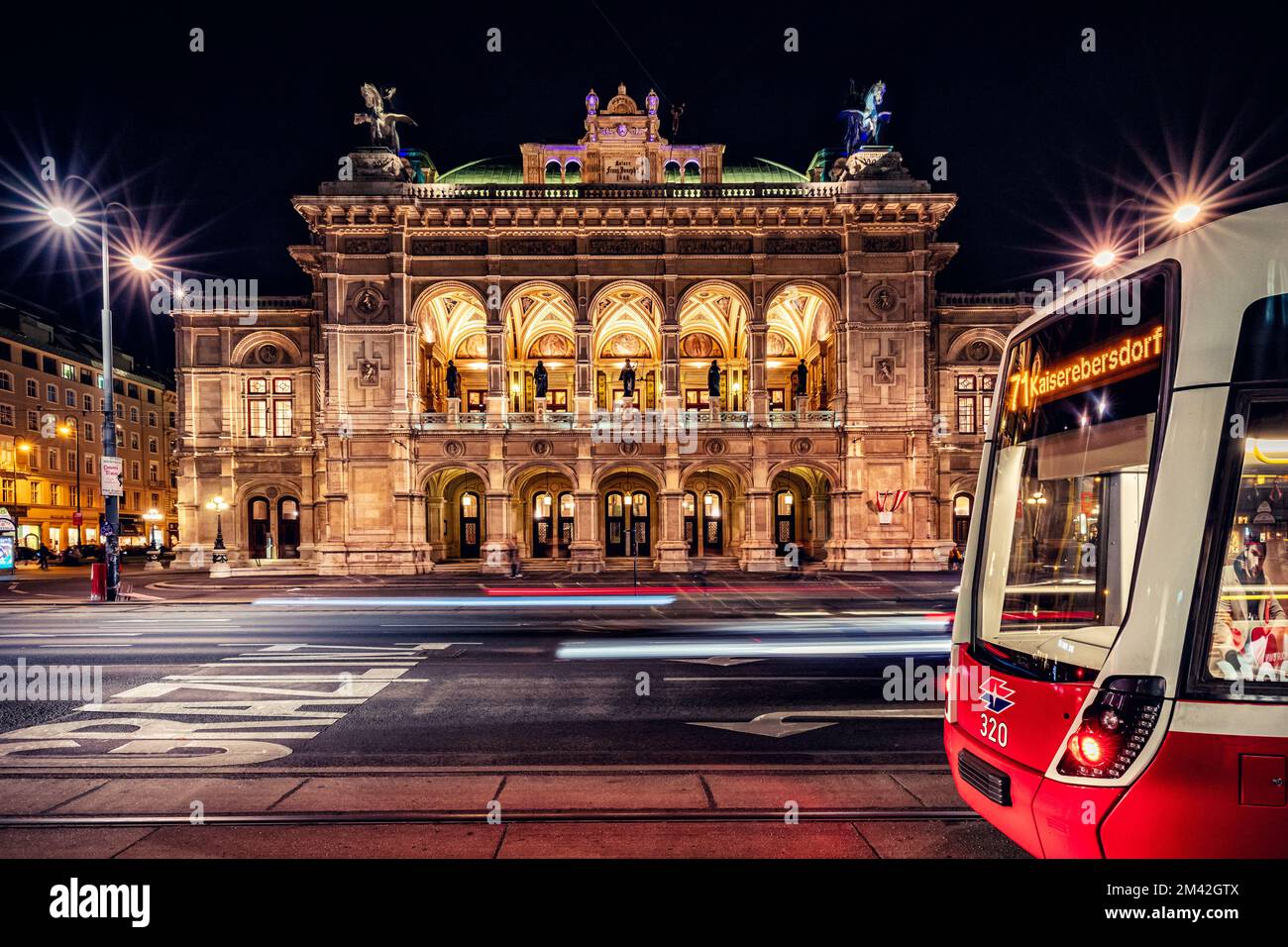 Vienna State Opera at Night Stock Photo - Alamy