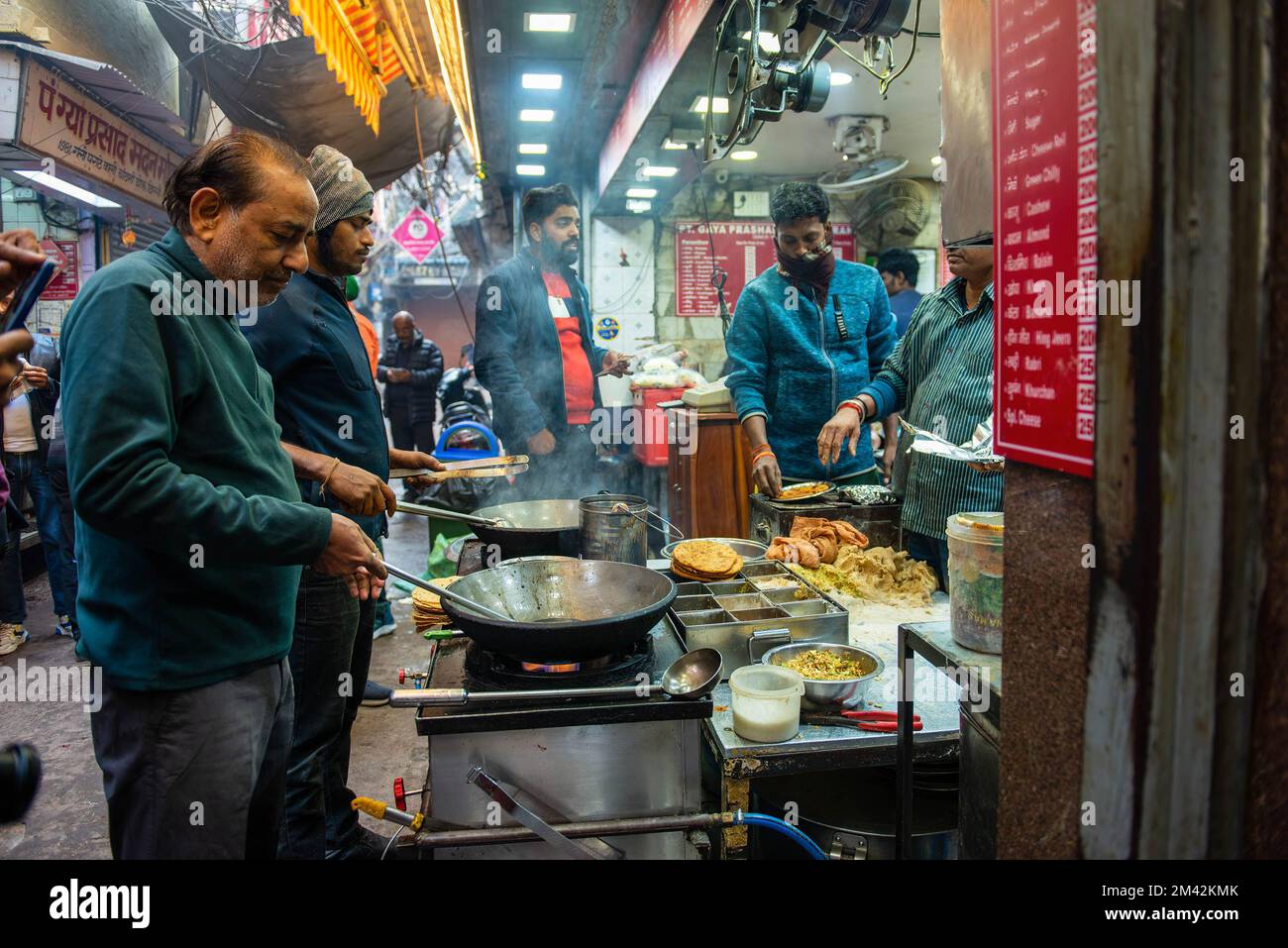 A man making Paratha (stuffed flatbread) at the famous (Paranthe Wali ...